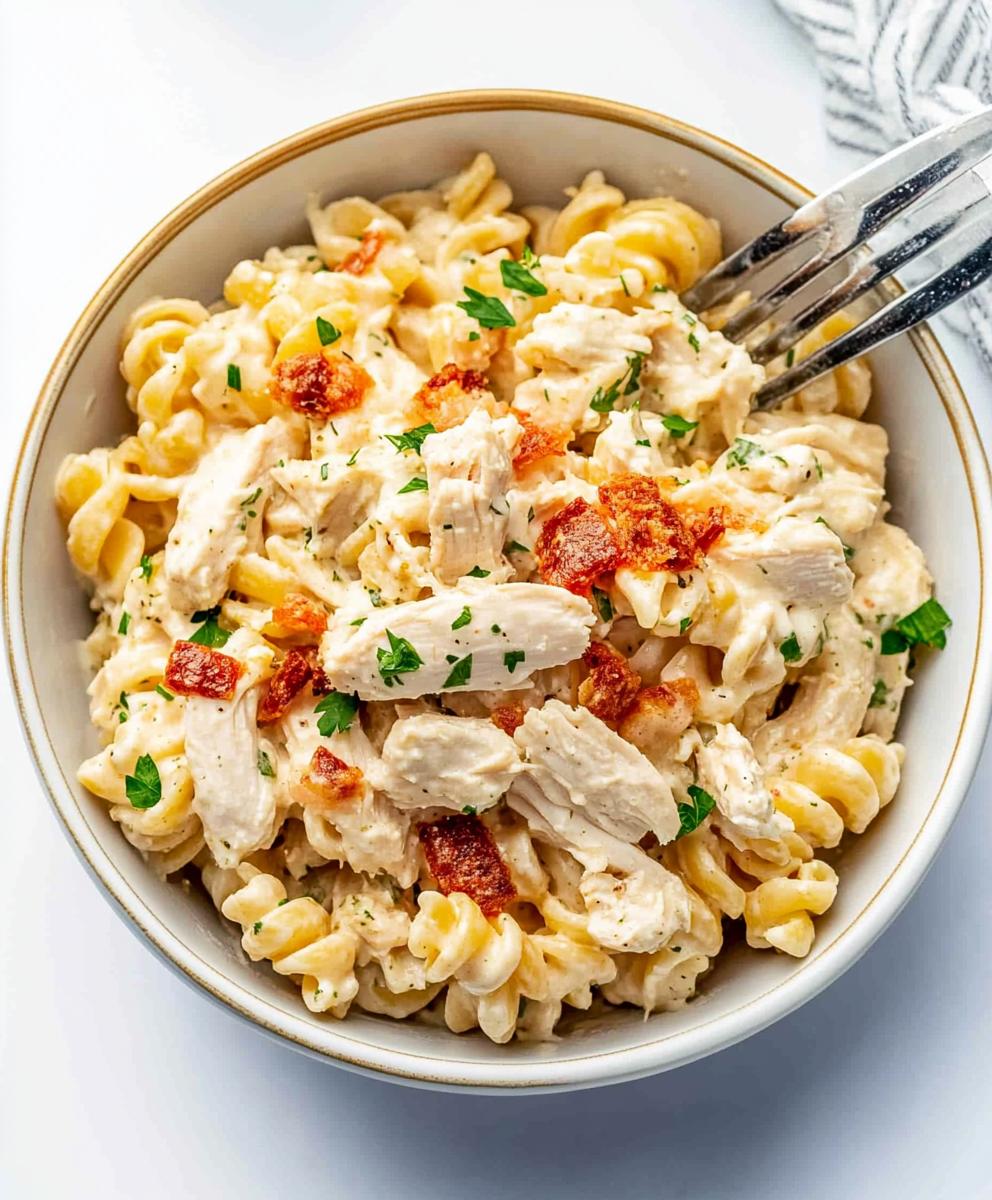 Creamy Chicken Ranch Pasta Recipe - easyrecipefeed.com